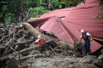 El derrumbe de un cerro deja 20 muertos y 30 desaparecidos en Costa ...