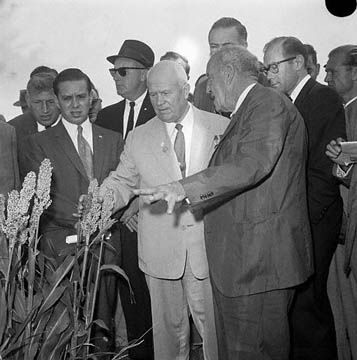 La amistad entre el ranchero R. Garst y Nikita Jruschov, en versión ...