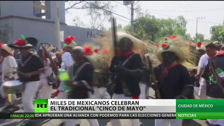 Miles de mexicanos celebran el tradicional 5 de Mayo - RT