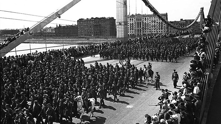 VIDEO, FOTOS: El día que miles de nazis marcharon por Moscú - RT