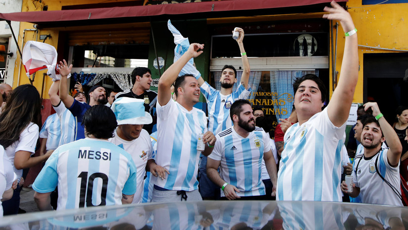 Putin Regala Entradas Del Mundial A Dos Hinchas Argentinos Que Se