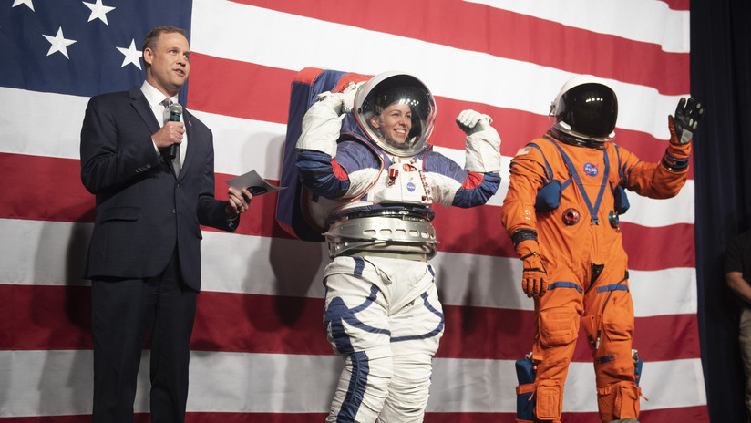 FOTOS: La NASA presenta nuevos trajes espaciales para la misión tripulada a la Luna - RT