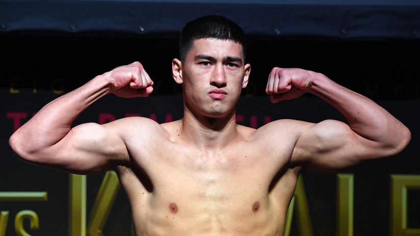 El boxeador ruso Dmitri Bívol recibe el título de súpercampeón mundial ...