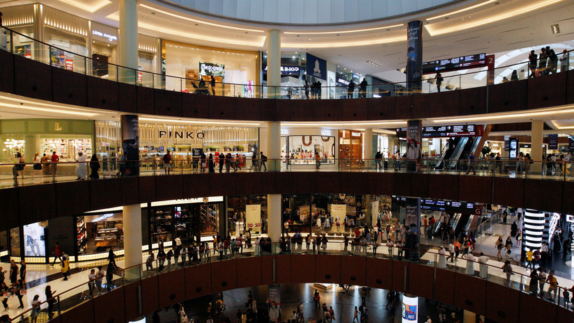 VIDEOS: Fuertes lluvias provocan la inundación de un imponente centro ...