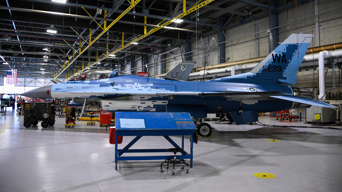 La Fuerza Aérea de EE.UU. pinta un F-16C como el caza sigiloso ruso Su-57 para simular ...