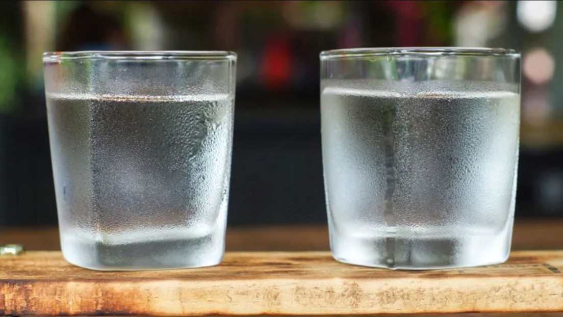 Descubren que el agua tiene dos estados líquidos diferentes - RT