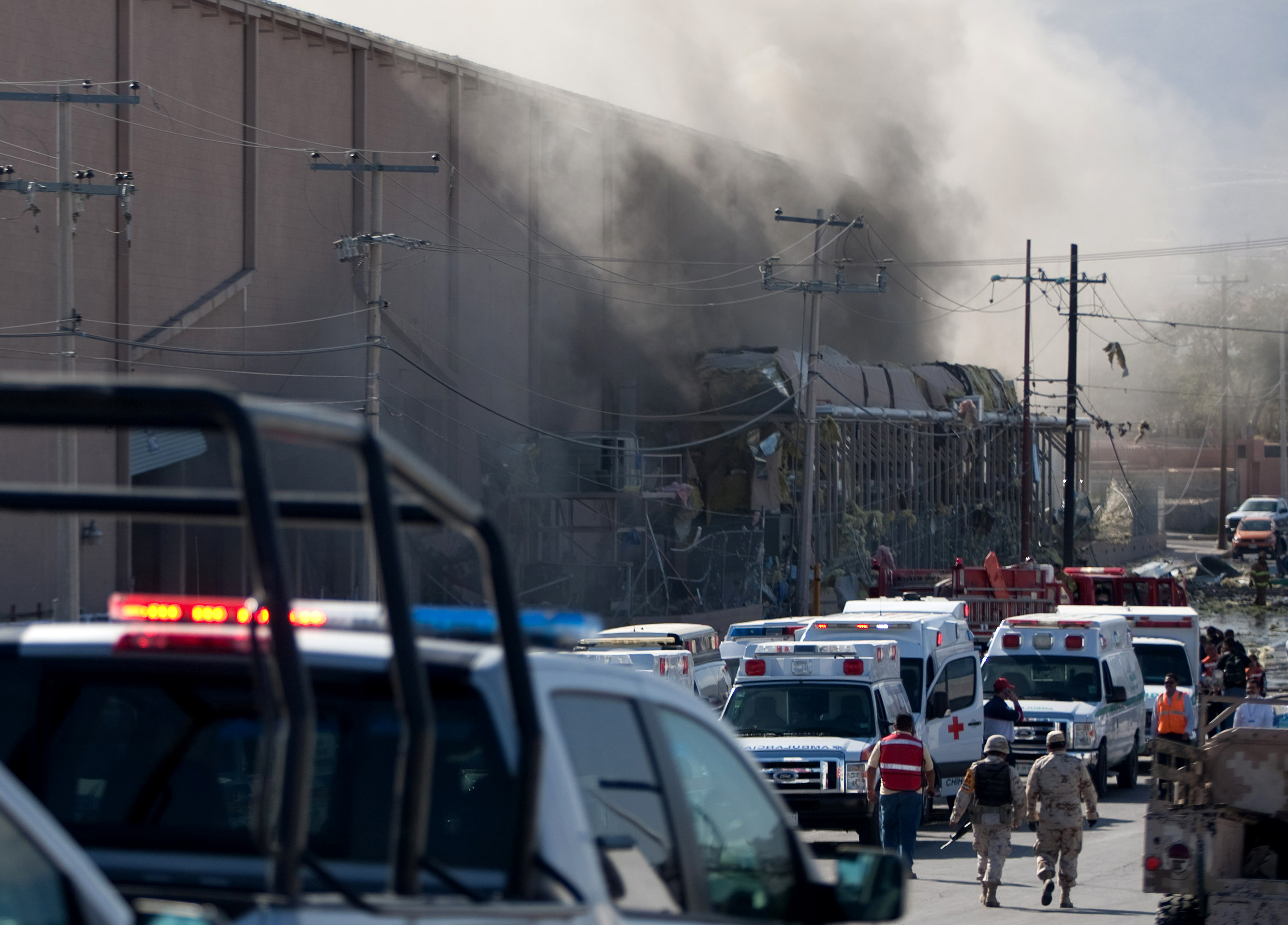 México: Una fuerte explosión en una fábrica deja decenas de heridos y ...