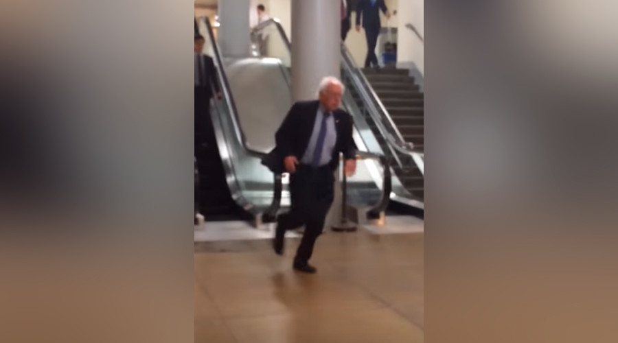 Run, Bernie, run! Sanders sprints for Capitol train — RT USA News