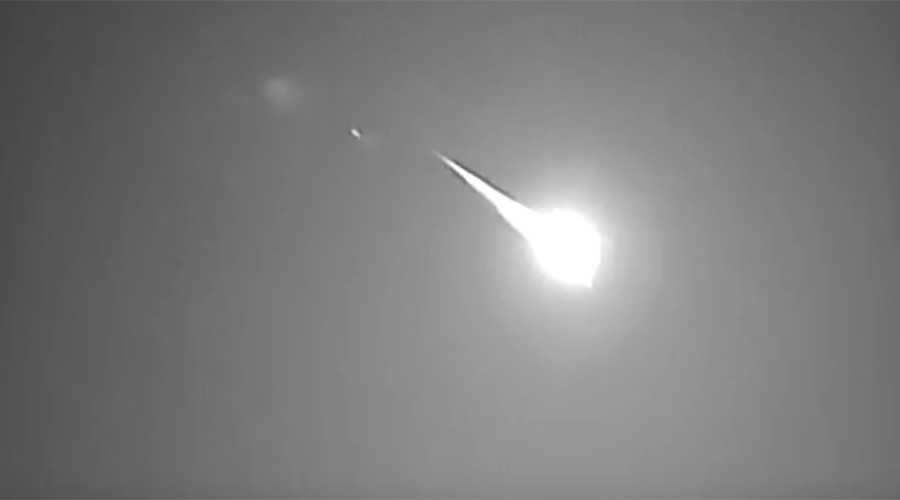 ‘Fireball’ meteor lights up English skies (PHOTOS) — RT UK News