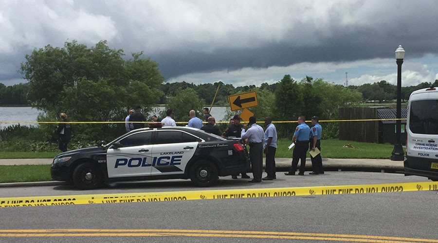 Alligator spotted with dead body in its mouth in Florida lake — RT Viral