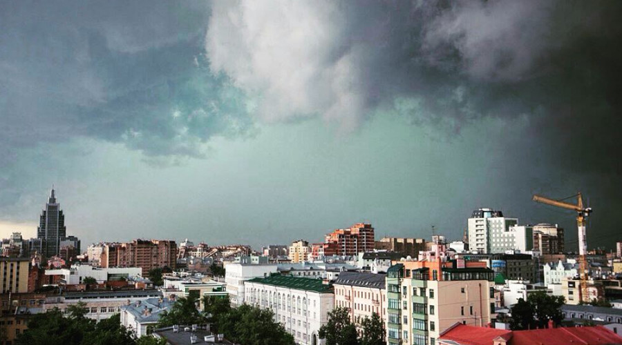 Sky split open: Moscow hit by ‘downpour of the century’ (VIDEOS, PHOTOS ...