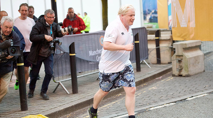 Murdoch’s new favorite? Embarrassing snap shows Boris Johnson jogging ...