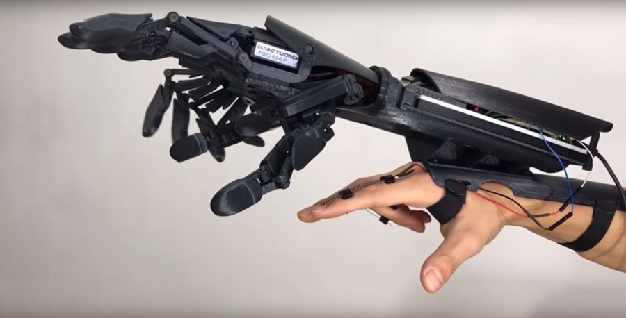 Robotic gloves give you ‘double hands’ (VIDEO) — RT World News
