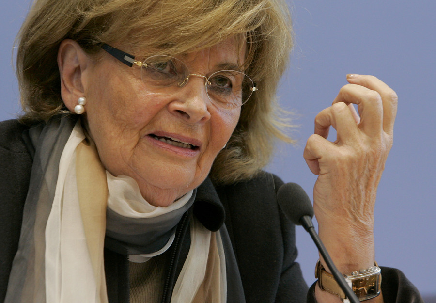 ‘Thank you, Mama Merkel’: Syrian refugee lives with 2 wives, 6 kids on ...