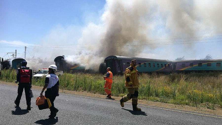 14 dead, hundreds injured as train derails in South Africa (PHOTOS ...