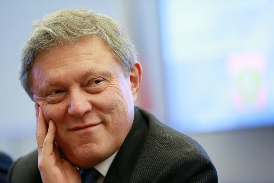 Yabloko founder Yavlinsky gathers enough signatures to face Putin in ...