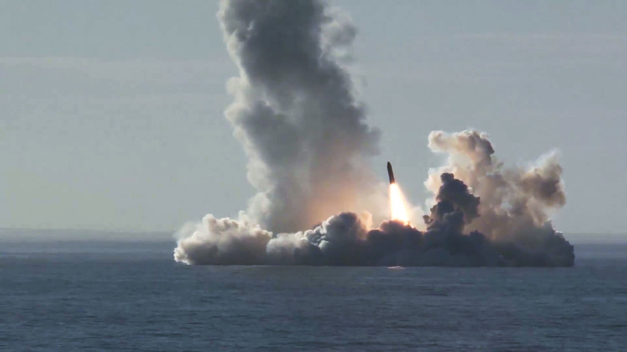 Watch Russian nuclear sub fire barrage of 4 ballistic missiles in ...