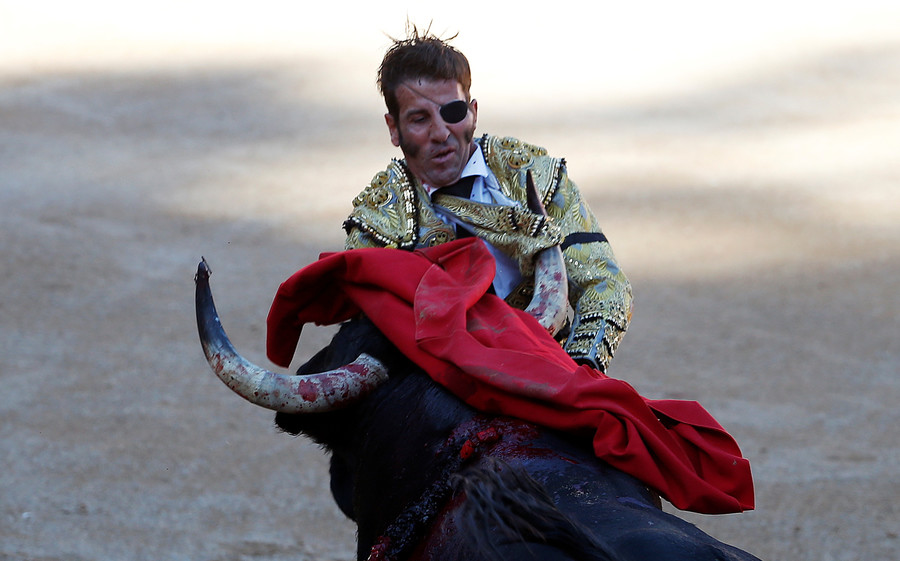 Legendary bullfighter mauled and scalped by bull in horrific accident (GRAPHIC VIDEO) — RT World ...