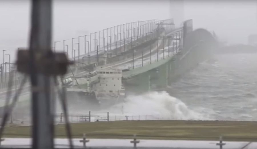 Fuel tanker smashes into bridge in Japan during massive typhoon (VIDEO ...