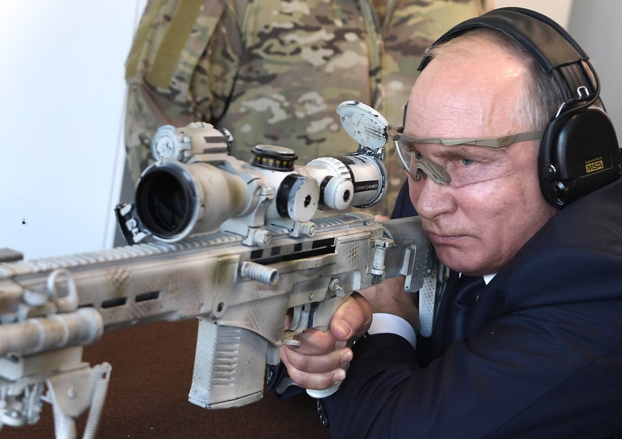 Sniper Putin: Russian president tests new Kalashnikov marksman rifle ...