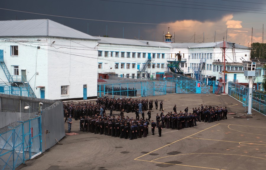 Massive brawl erupts in Siberian maximum security prison — RT World News