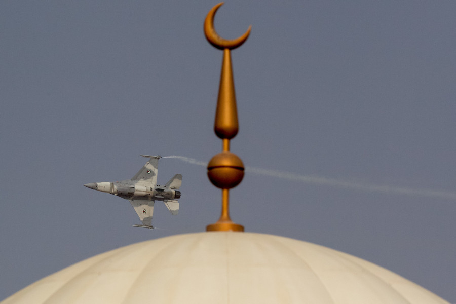 Russia will check if Americans really went to the Moon – Roscosmos ...