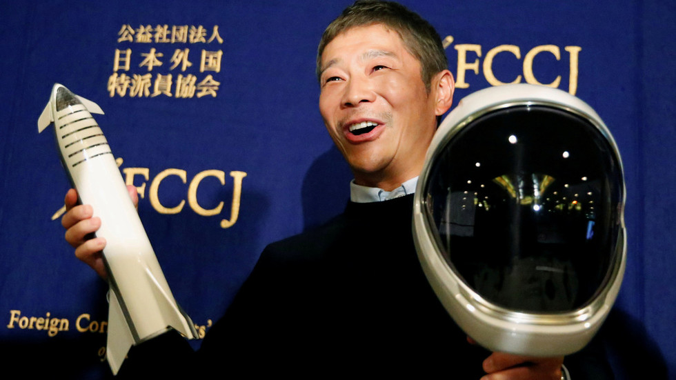 Eccentric Japanese billionaire earns retweet world record with $92mn ...