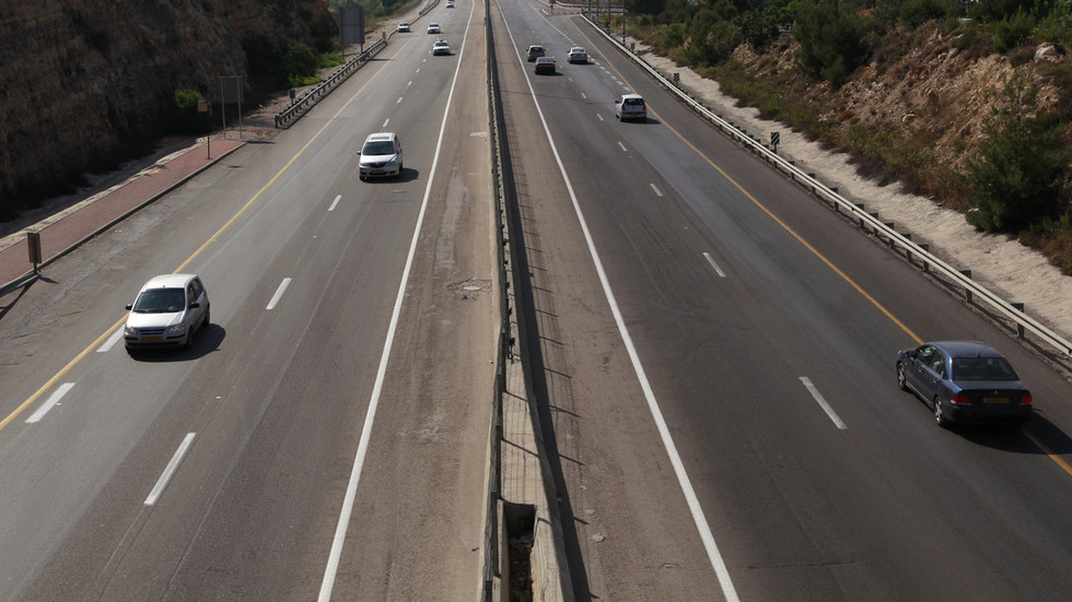 ‘Apartheid road’: RT tests notorious West Bank highway segregating ...