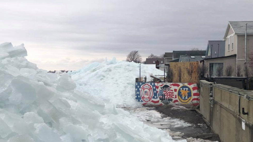 ‘Ice tsunami’ spurs evacuations, road closures in Great Lakes region ...
