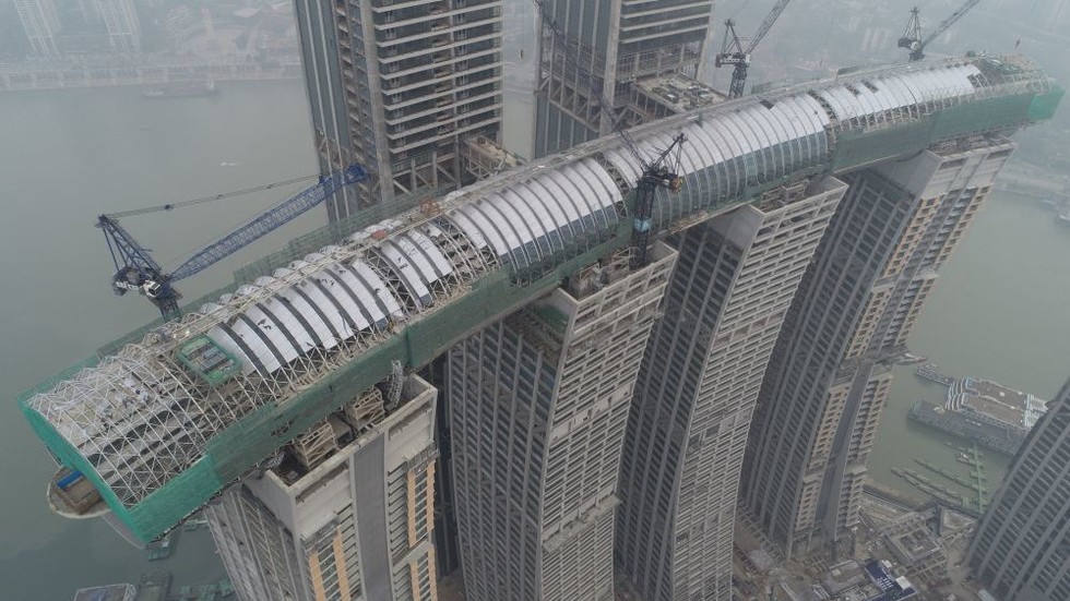 Sky Bridge: China’s horizontal skyscraper nears completion (VIDEO) — RT ...