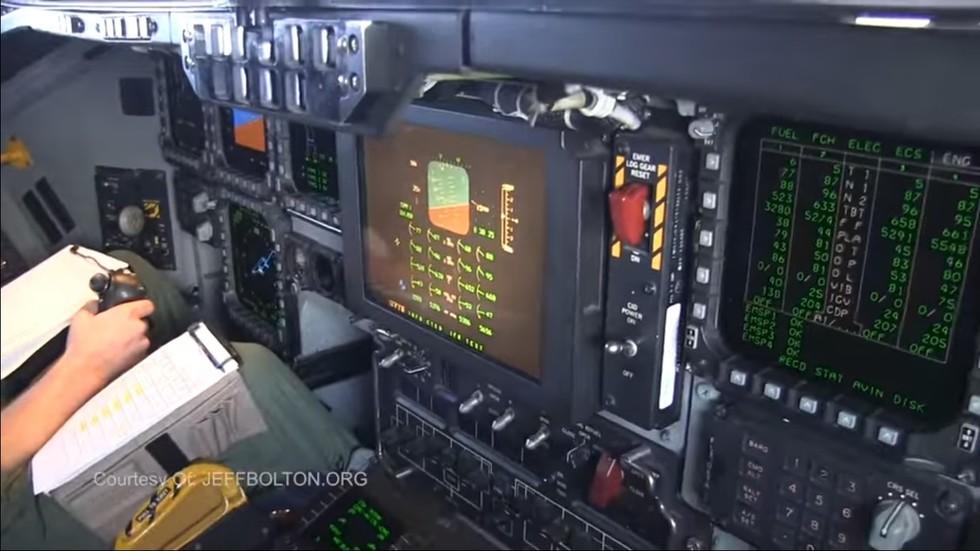 B-2 bomber cockpit shown FROM INSIDE for first time in air refueling ...