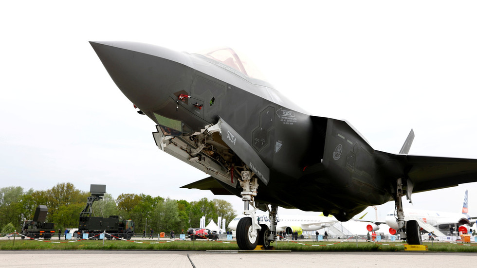 Lockheed Martin slashes price of F-35 as Pentagon eyes competitors — RT ...