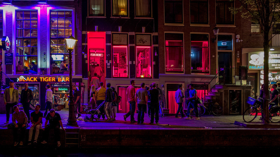 Amsterdam’s first female mayor set to ban prostitutes on display — RT ...