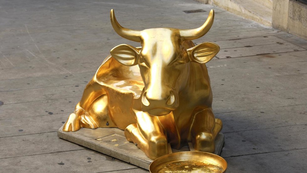 The teats are paved with gold? Politician claims Indian cow milk ...