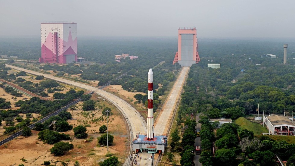WATCH India launch Cartosat-3 observation satellite & 13 other craft ...