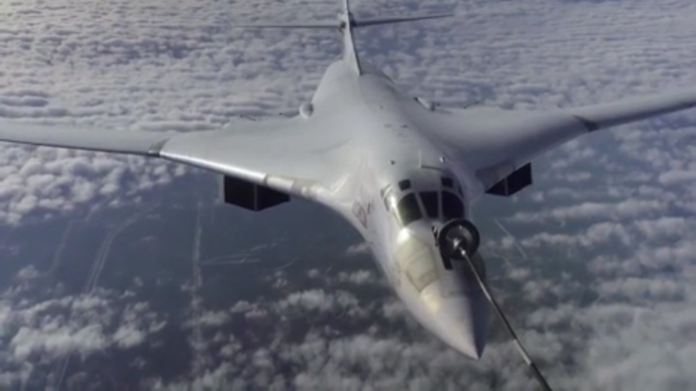 UP CLOSE: Russian Blackjack strategic bomber refueling at 600km/h ...