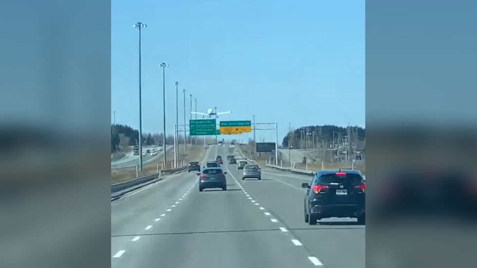 WATCH plane pull off CRAZY emergency landing on busy highway in Canada ...