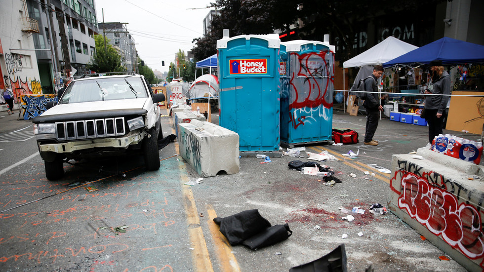 CHAZ protesters make their last stand, barricade streets with SPIKE ...