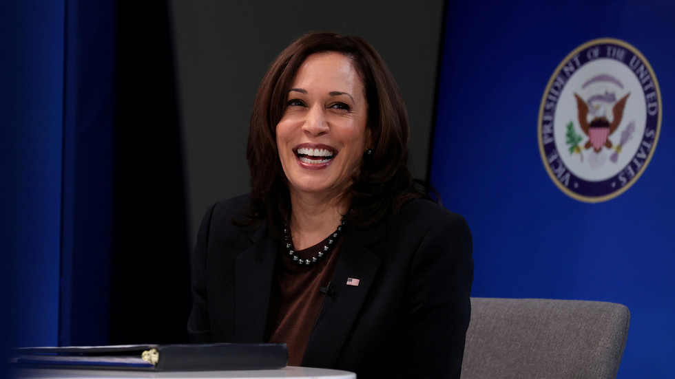 Kamala Harris says 'NOT TODAY,' laughs after being asked if she plans ...
