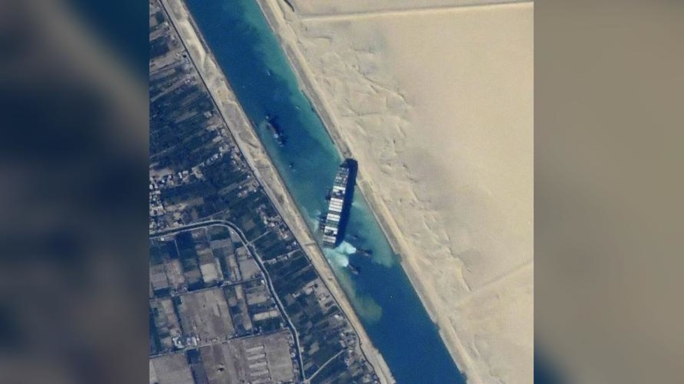 Russian cosmonaut shows how Suez Canal looks from International Space ...