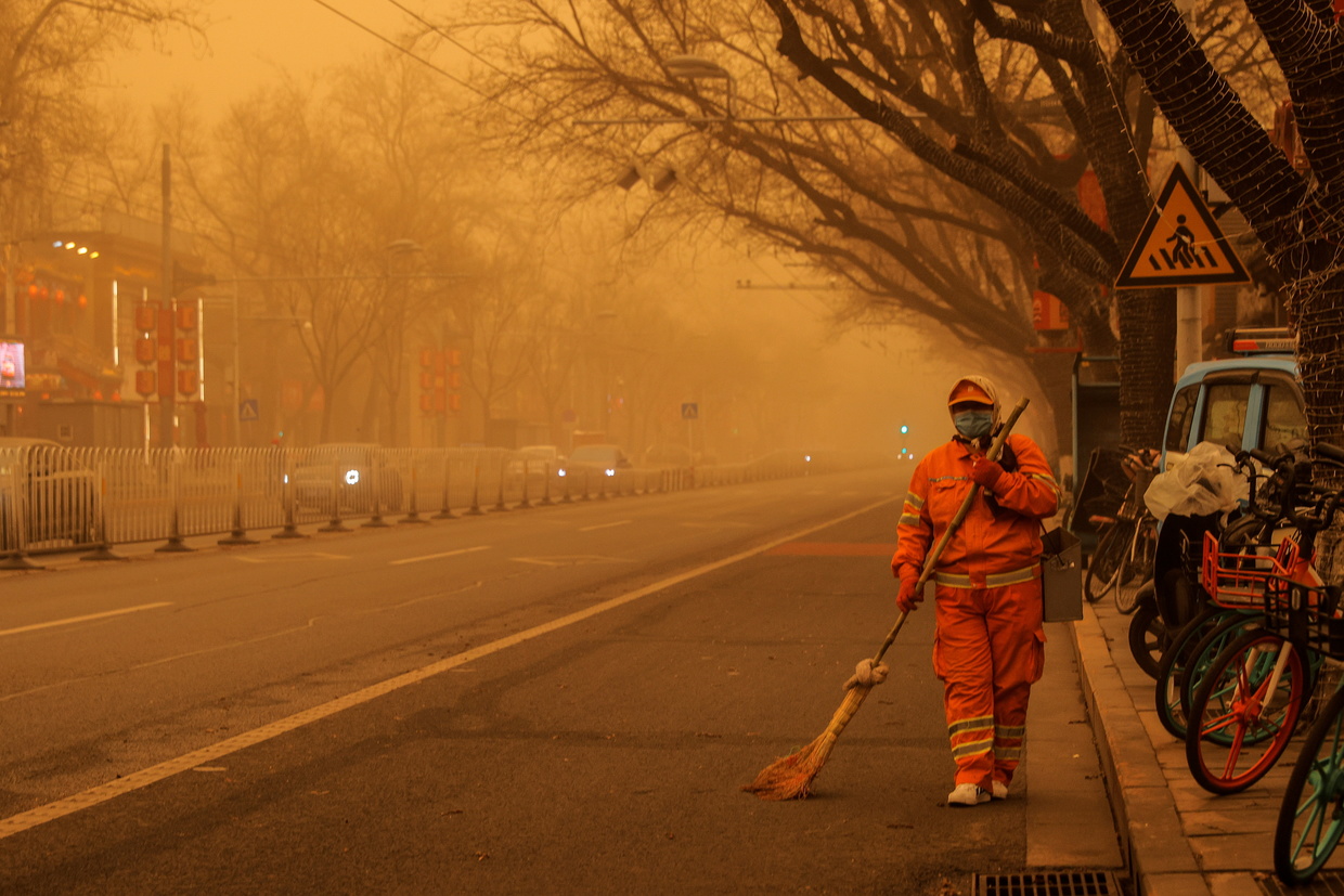 Beijing skies turn ORANGE as massive sandstorm wreaks havoc on air ...