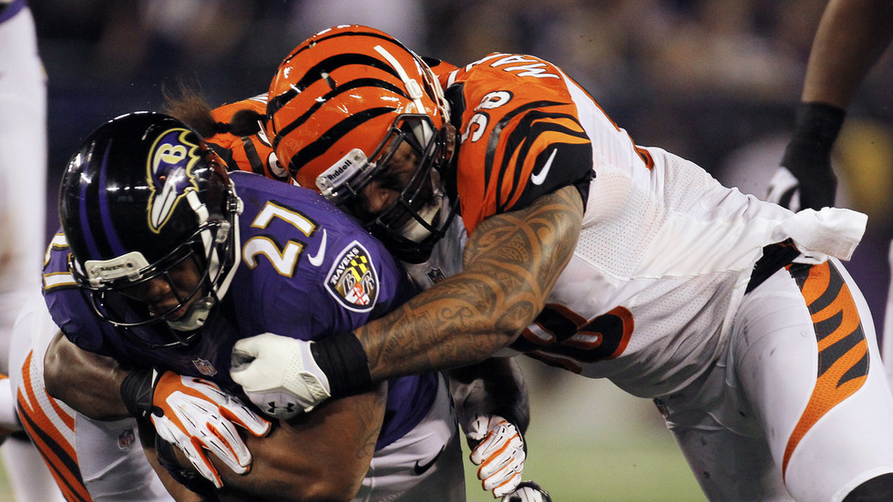 Troubled former NFL star hit with DUI and criminal mischief charges ...