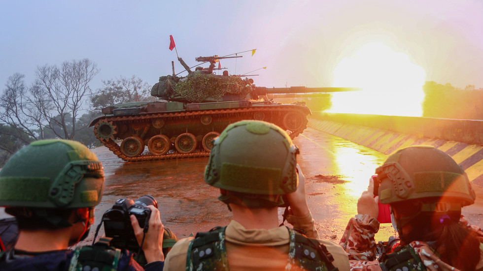 China rebukes US over containment strategy — RT World News