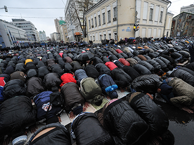 Russian Nationalists attack plans to build more mosques in Moscow — RT ...