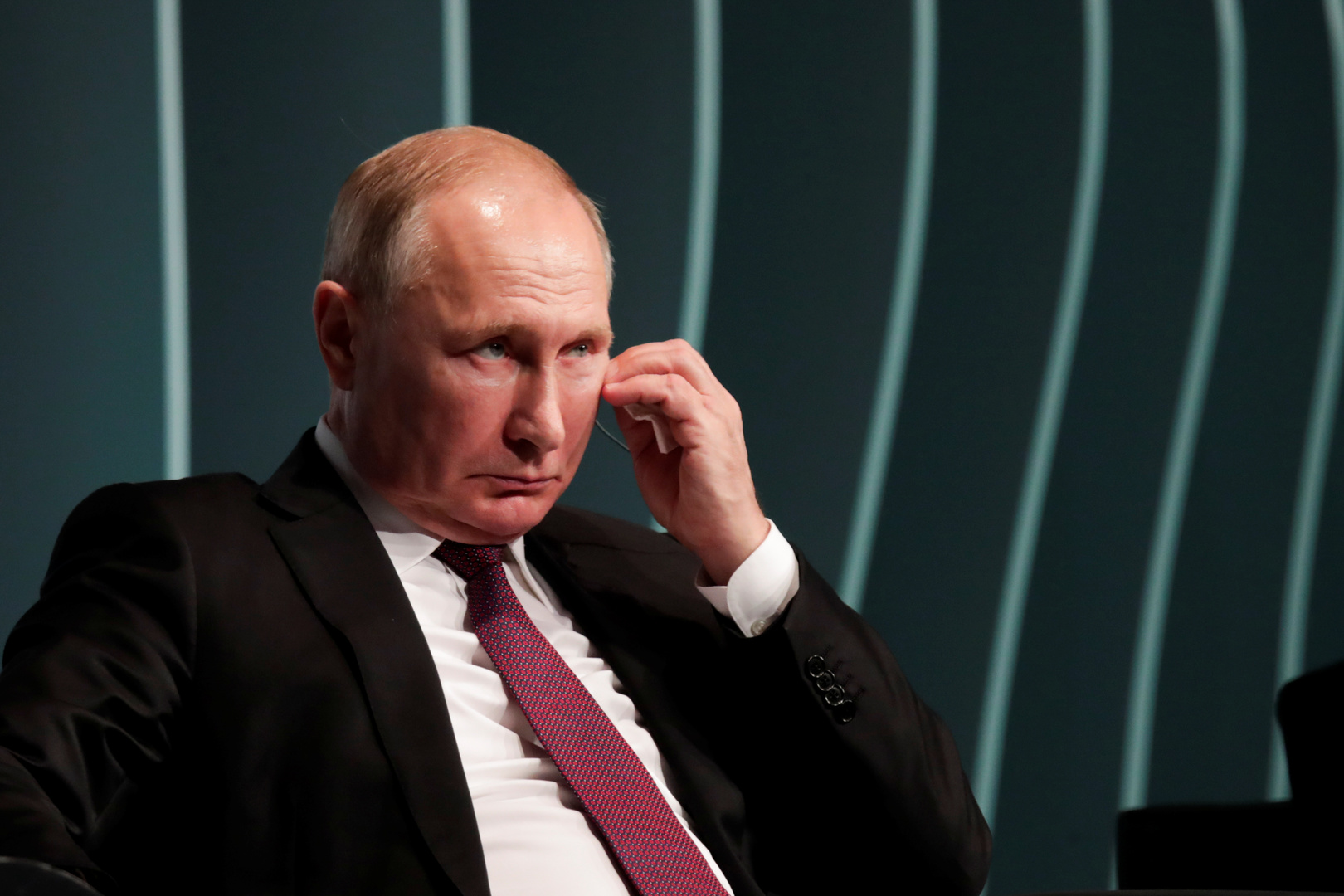 Vladimir Poutine s'adresse à la presse au sommet des BRICS au Brésil ...