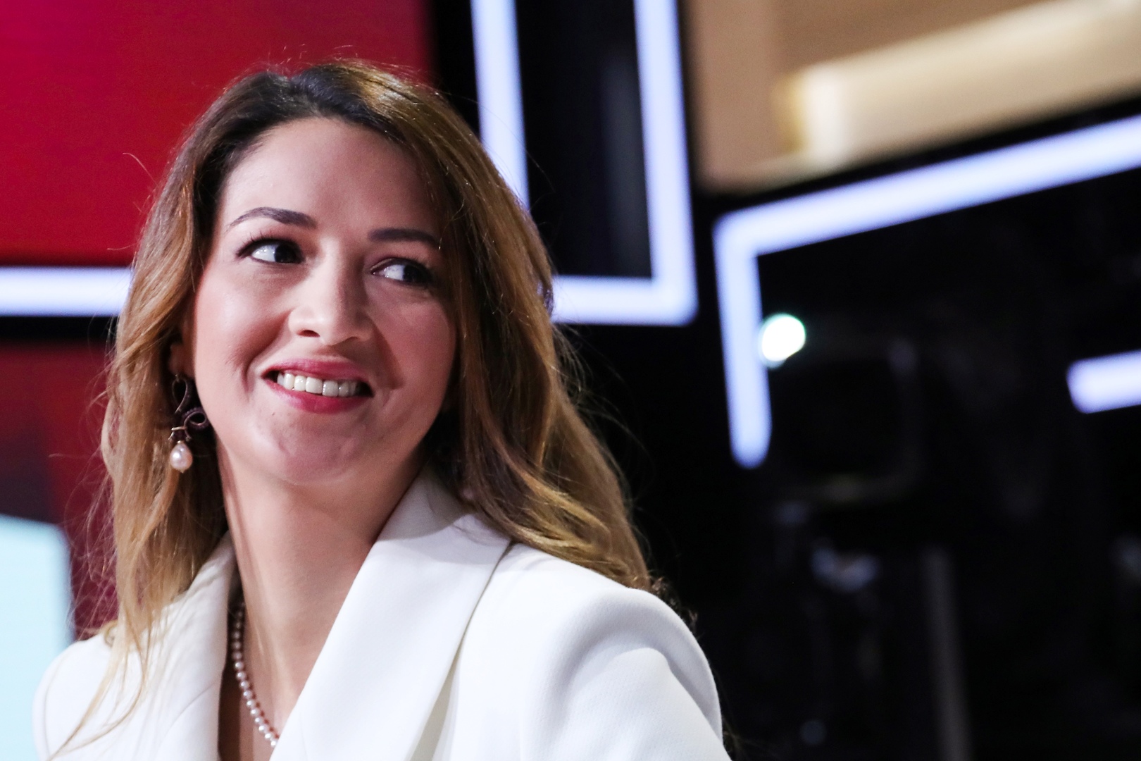 Zineb El Rhazoui proposée pour le prix Nobel de la paix 2021 — RT en ...