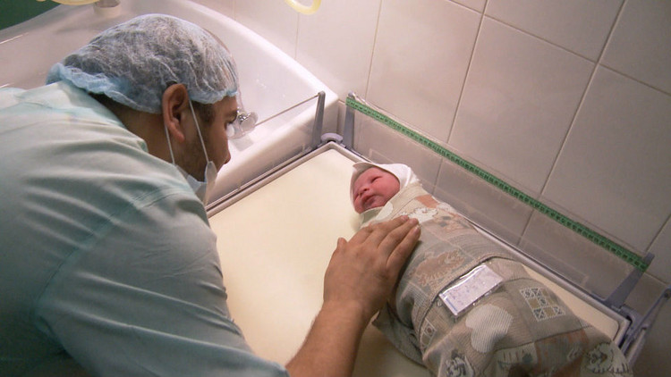 Giving Birth Is Easy - Newborn Russia (E36) — RTD